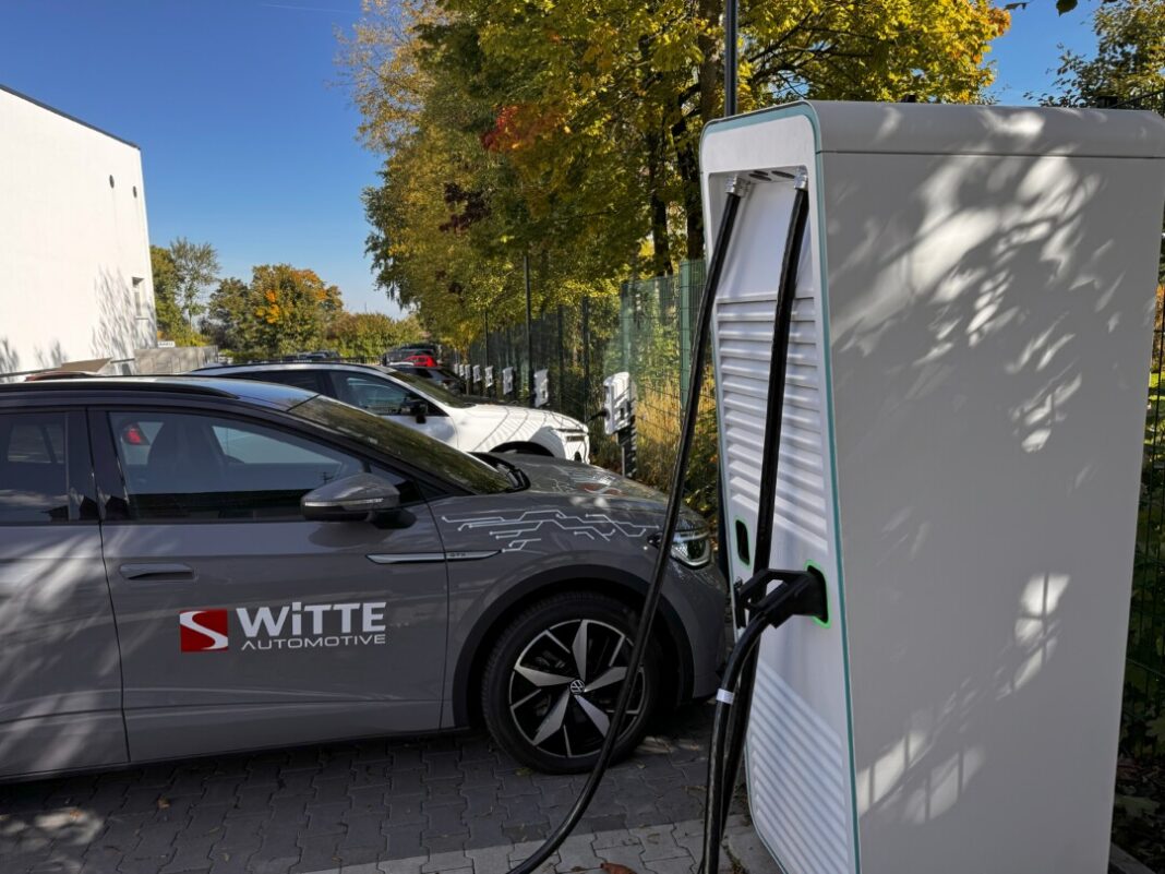 Velberter Unternehmen bringt E-Säulen an den Start