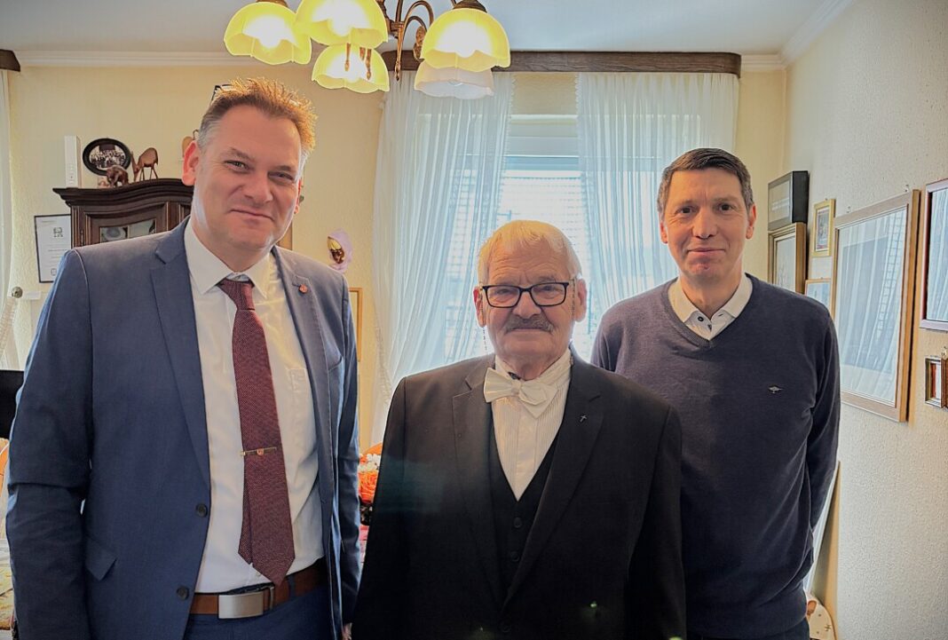 Einsatz für Wülfraths Eigenständigkeit: Bürgermeister gratuliert Axel ...